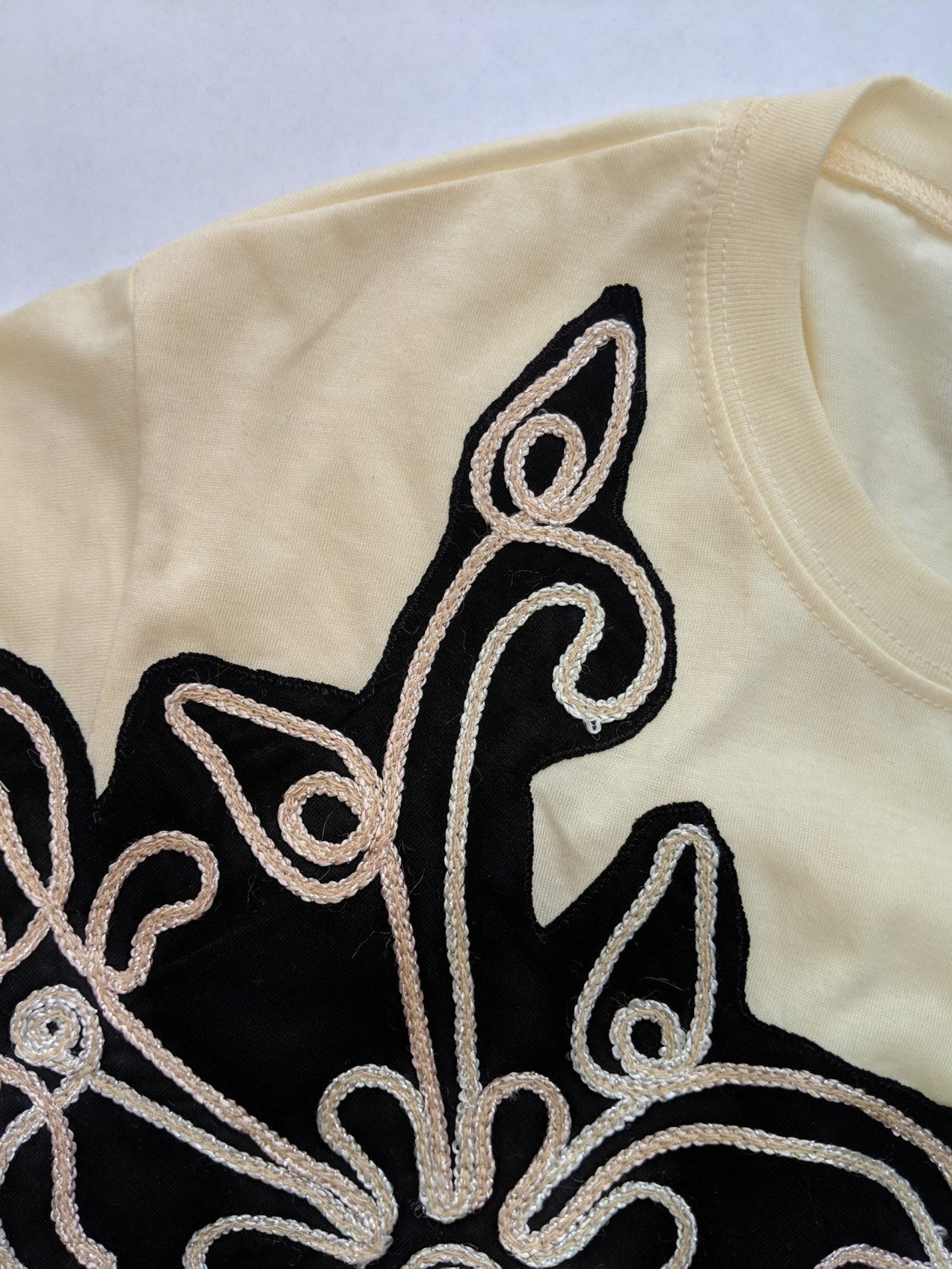 Cream Colored T-shirt With Floral Pattern/ Daisy Covered Tan - Etsy