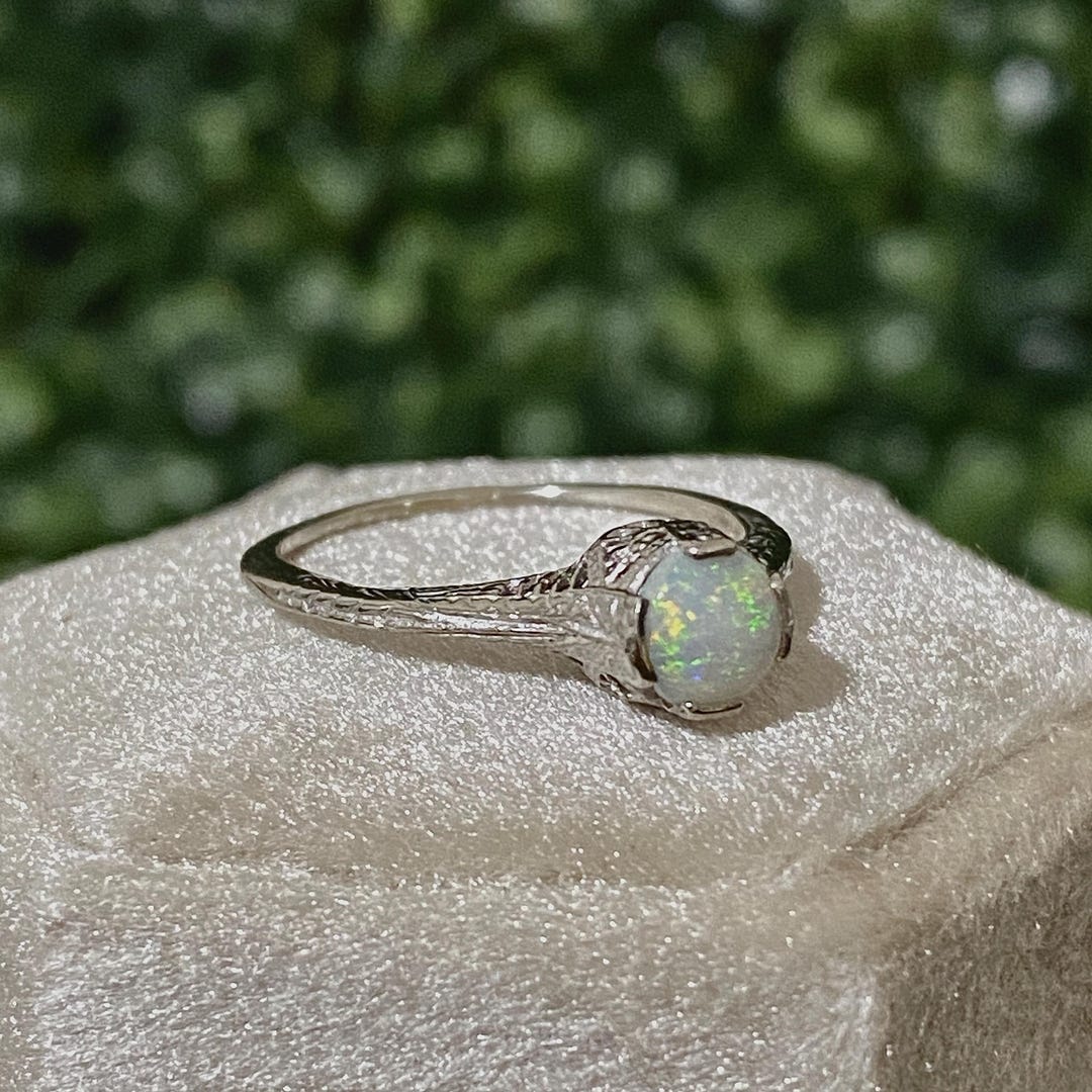 Ladies Vintage Art Deco Opal Ring in 10 Karat White Gold/ Estate Opal ...