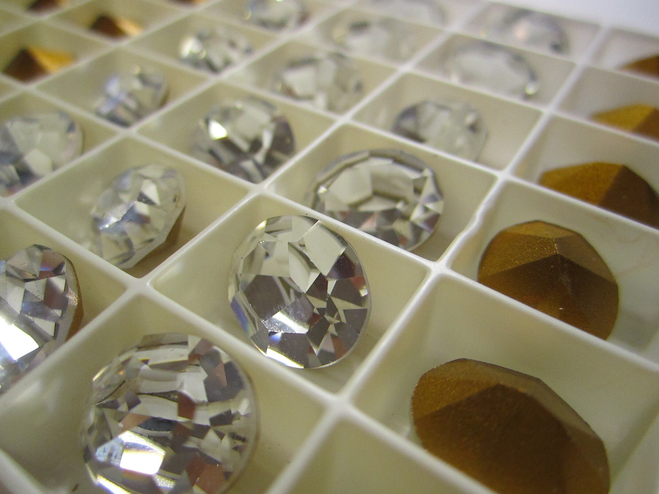 Swarovski vintage Oval Crystal 4100 12x10 MM Crystal | Etsy