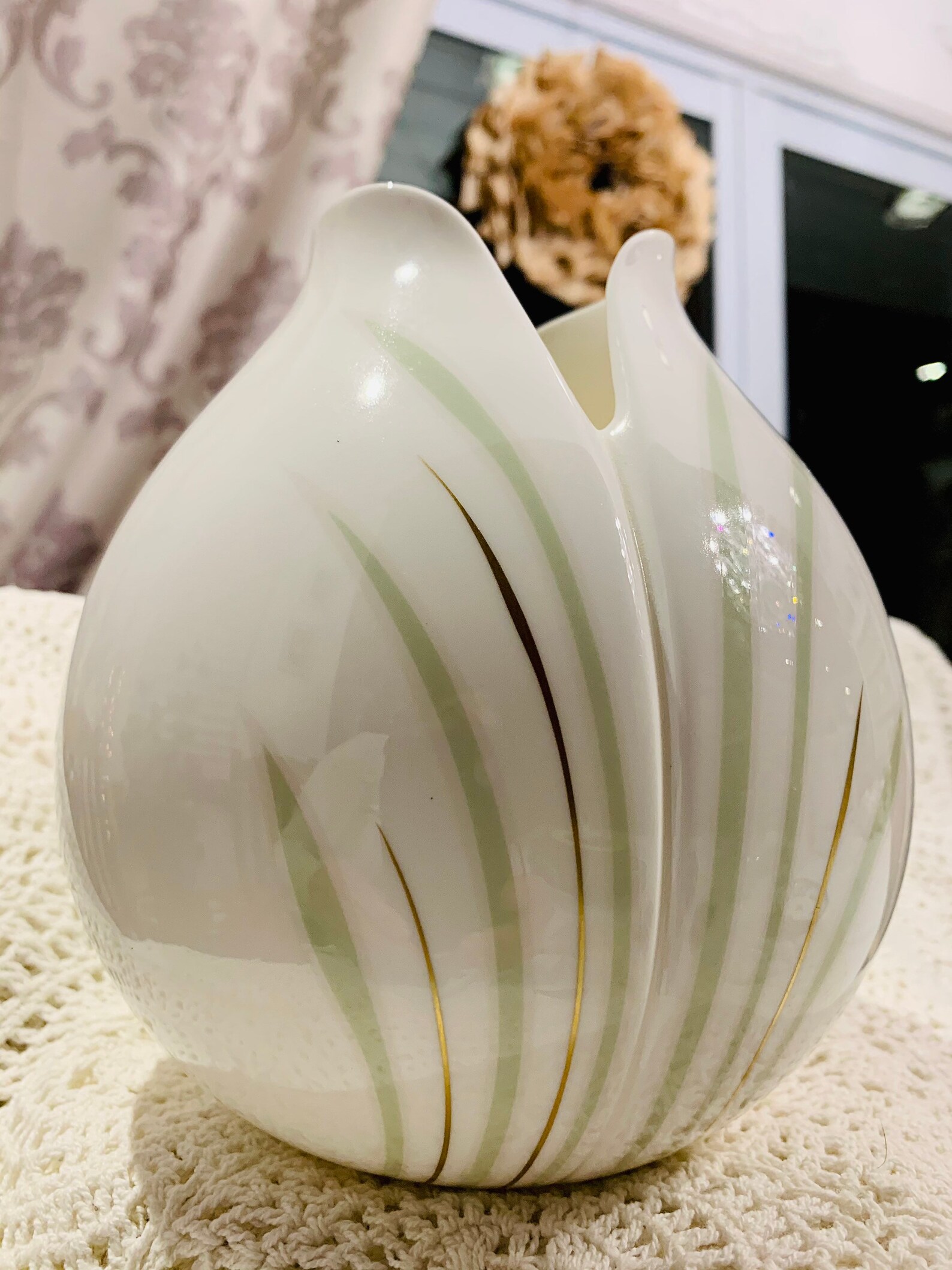 Vintage 1982 Royal Doulton Tulip Blossom vase Gerald Gulotta | Etsy