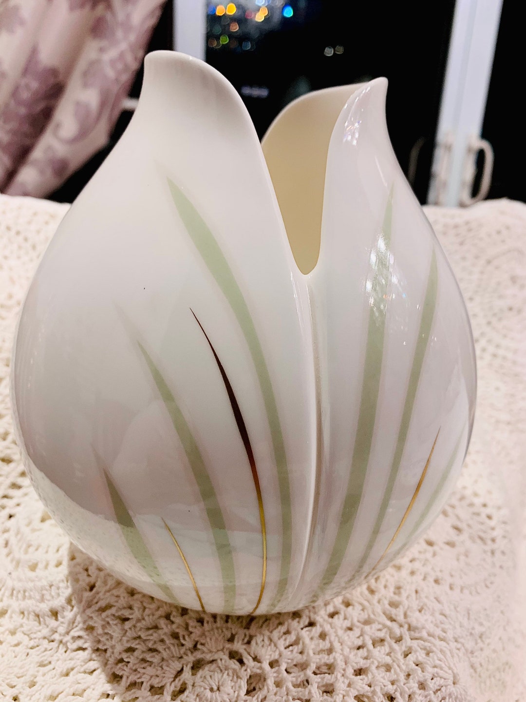 Vintage 1982 Royal Doulton Tulip Blossom Vase, Gerald Gulotta Designed ...