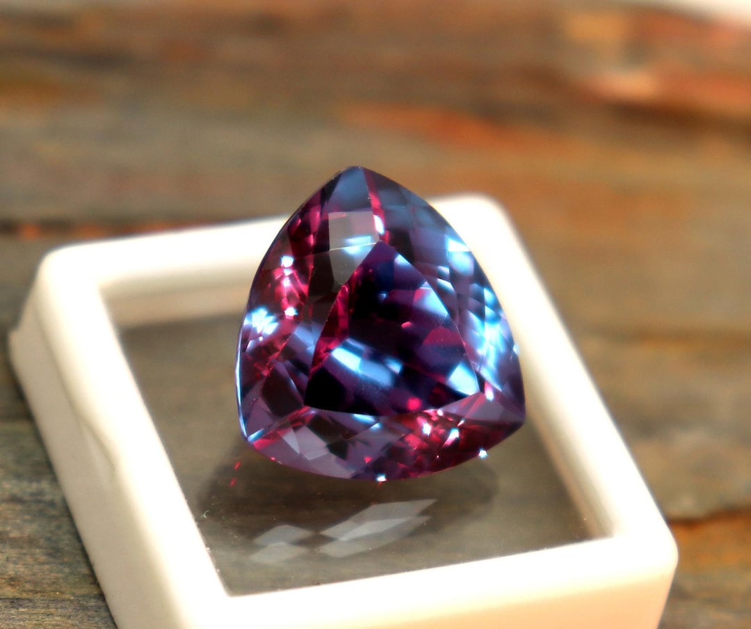Color Changing Alexandrite Stone Trillion Cut AAA Faceted Alexandrite ...