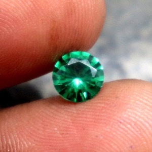 Pair of Emerald Green Natural Gemstone 2pieces 6x6mm Round Cut Faceted ...