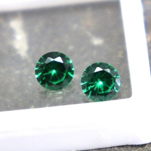 Pair of Emerald Green Natural Gemstone 2pieces 6x6mm Round Cut Faceted ...
