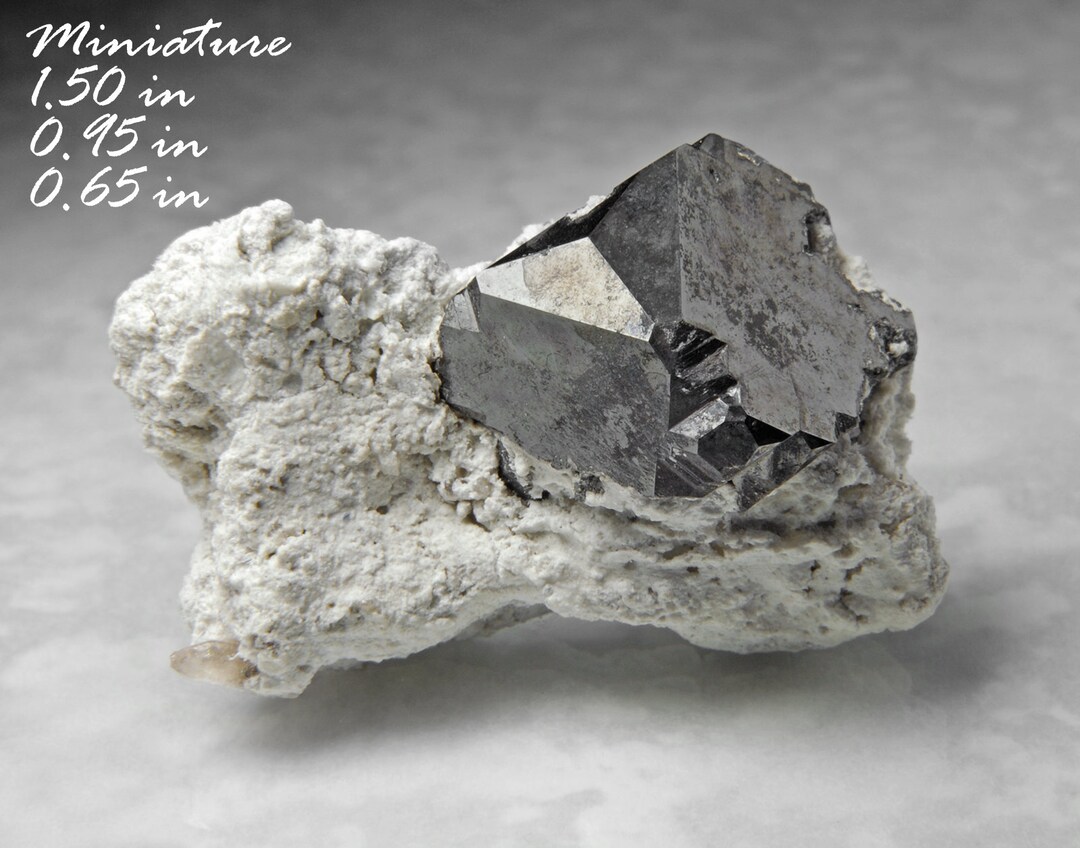 RD- Bixbyite - Location: Solar Wind Mine - Thomas Range, Juab Co., Utah ...