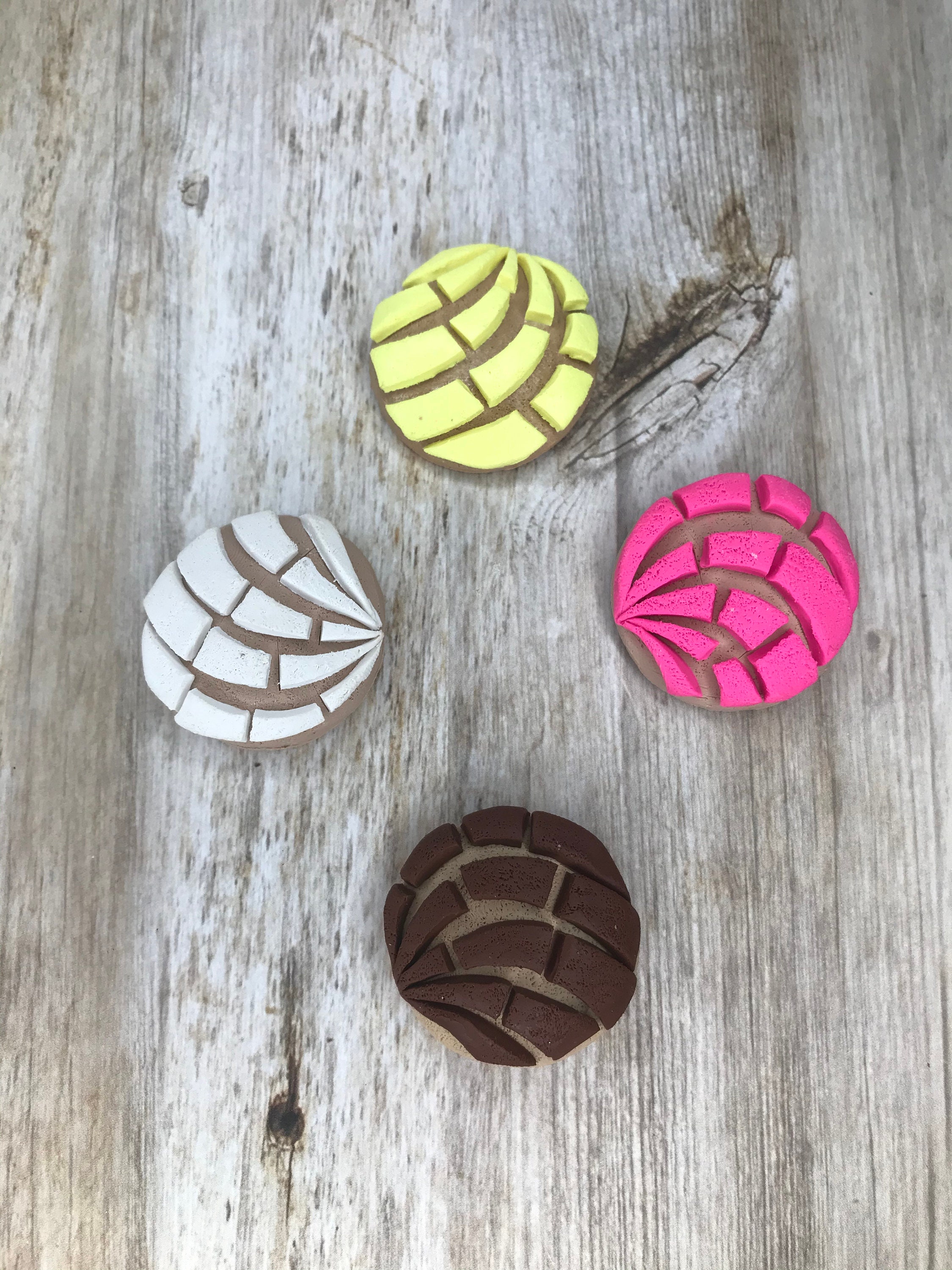 Concha clay magnets / imanes de pan dulce | Etsy