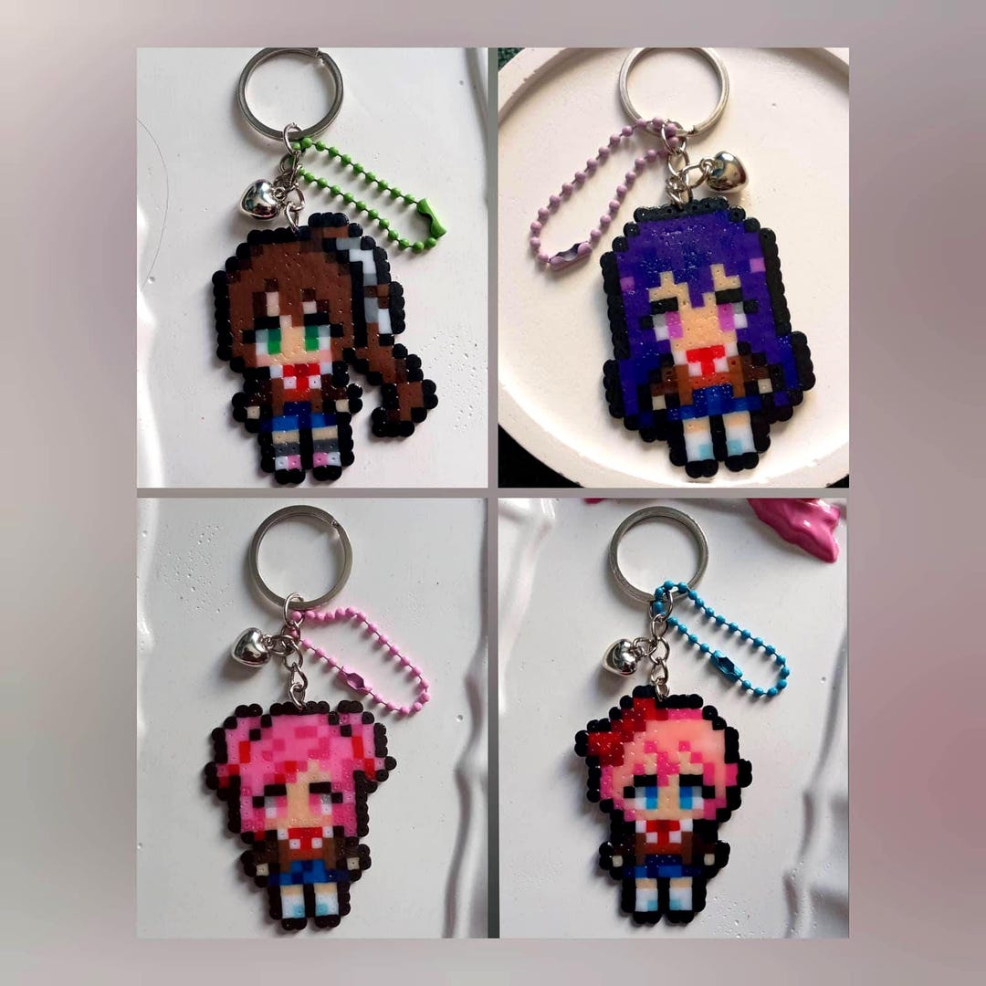 Doki Doki Literature Club Keychain / Natsuki, Sayori, Yuri, Monika ...