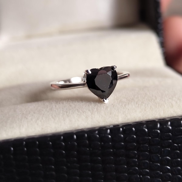 Black Heart Ring - Etsy