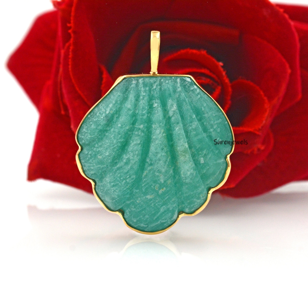 14K Gold Gemstone Scallop Shell Pendant: Hand Carved Beach Jewelry - Etsy