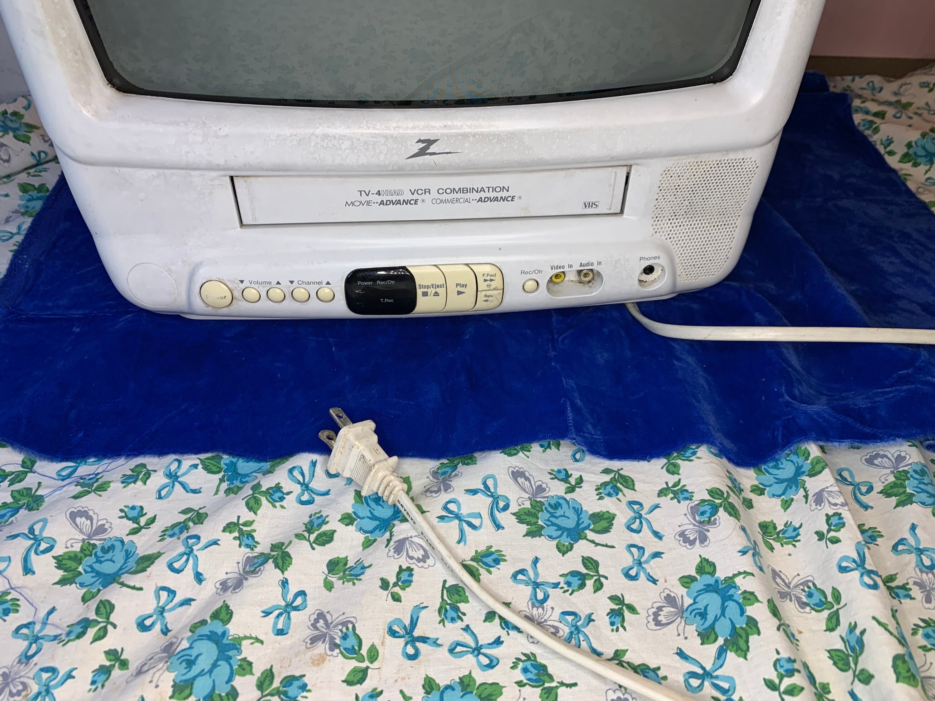 Vintage Zenith VHS Television Set. | Etsy