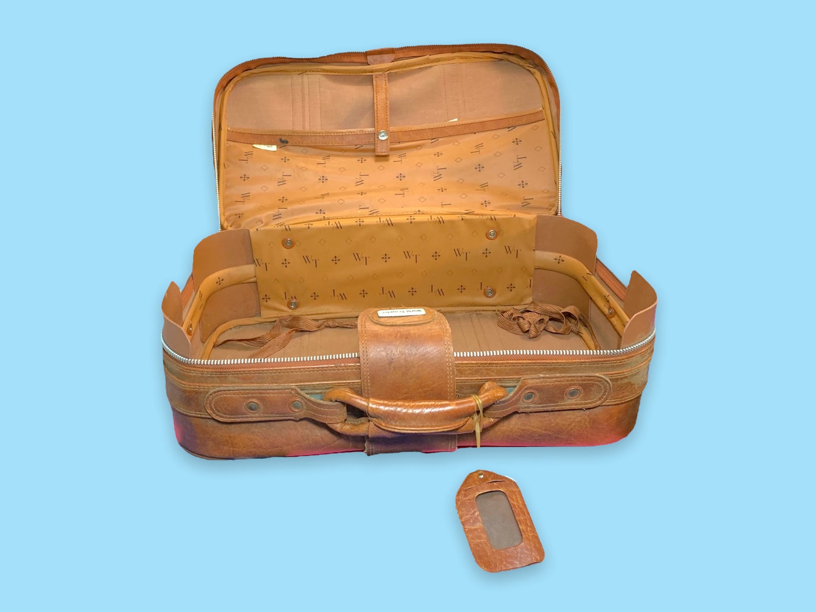 Vintage World Traveler Suitcase. - Etsy