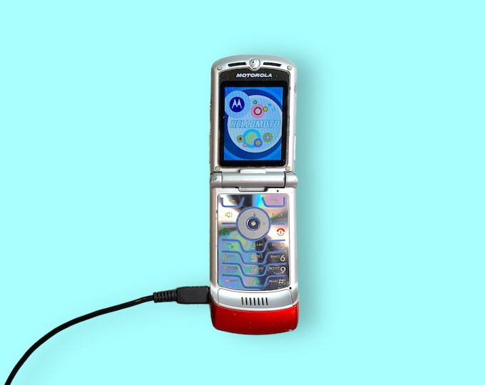 Vintage Y2K Razor Flip Phone. - Etsy