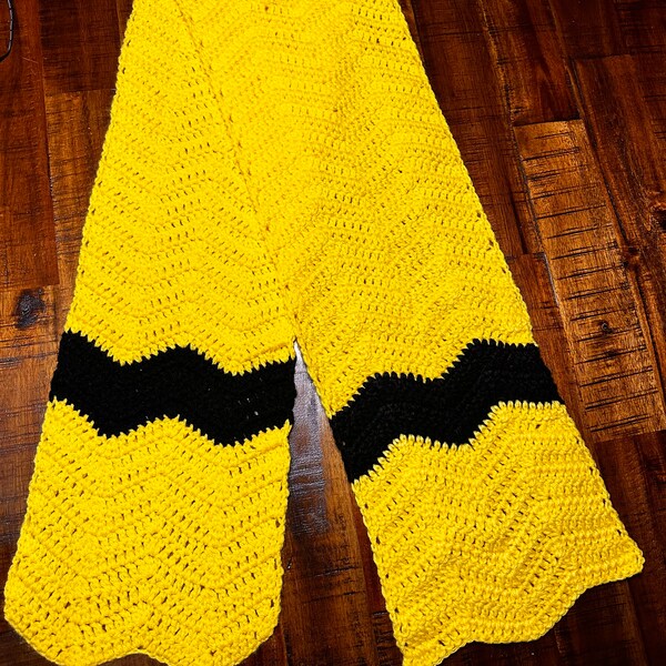 Charlie Brown Scarf - Etsy