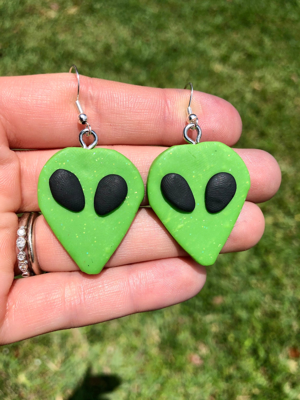 Alien Polymer Clay Earrings / UFO earrings / Green Alien | Etsy