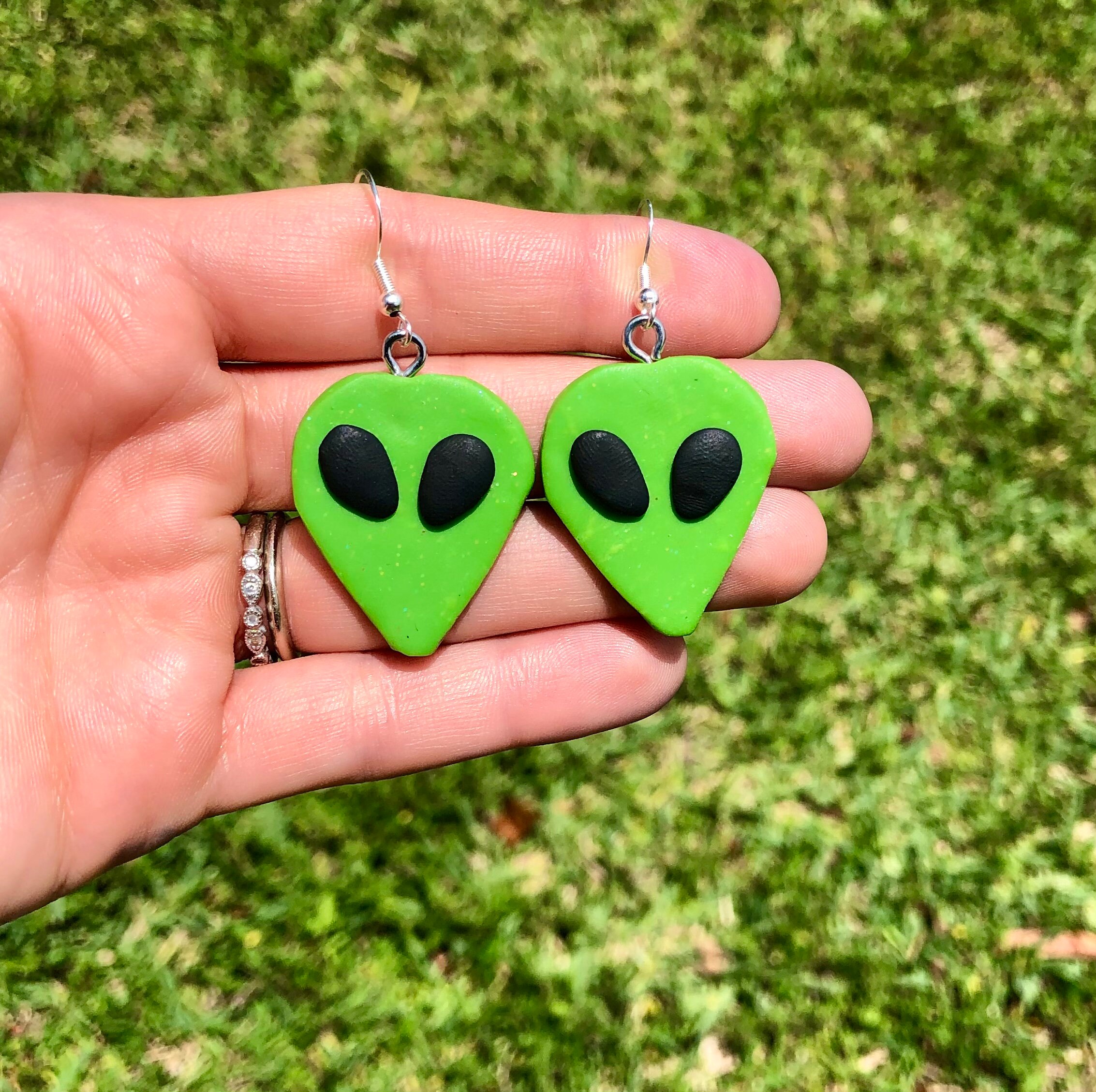 Alien Polymer Clay Earrings / UFO earrings / Green Alien | Etsy