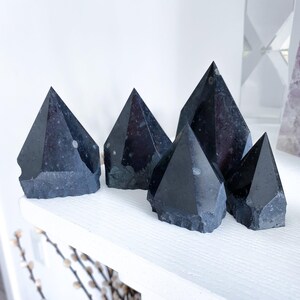 Black Tourmaline Top Polish Point W/ Inclusion - Healing Stone ...