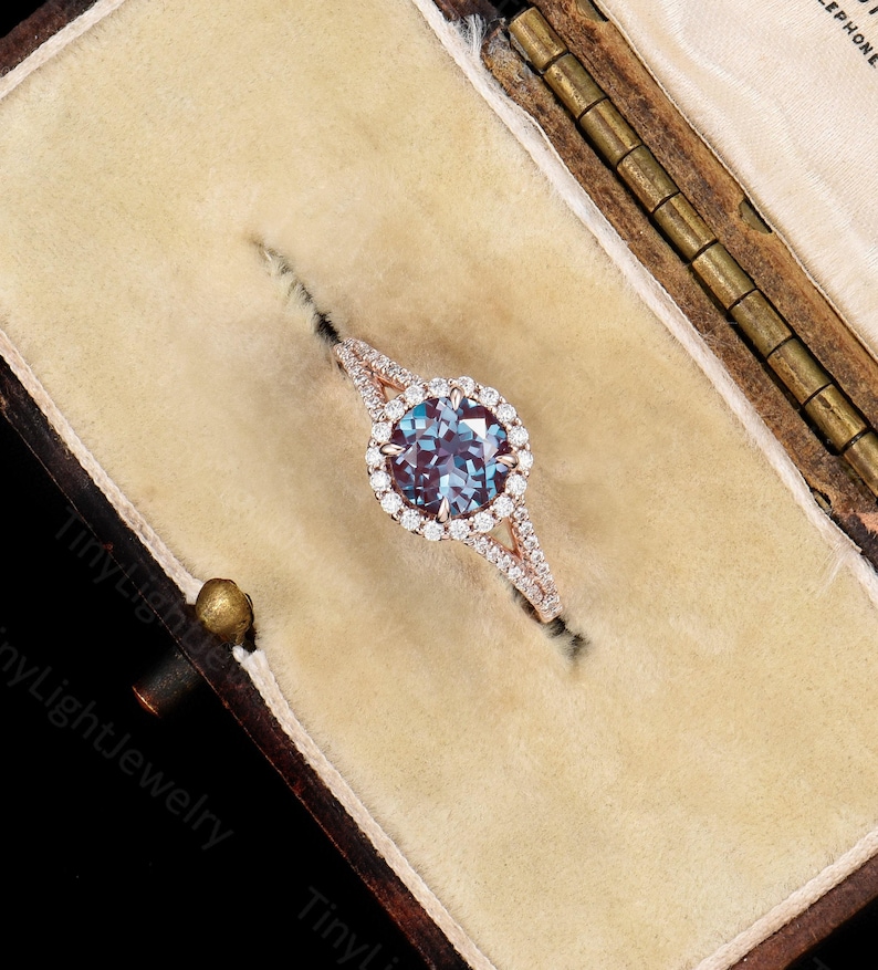 Vintage Lab Alexandrite Engagement Ring, Retro Split Shank Band ...