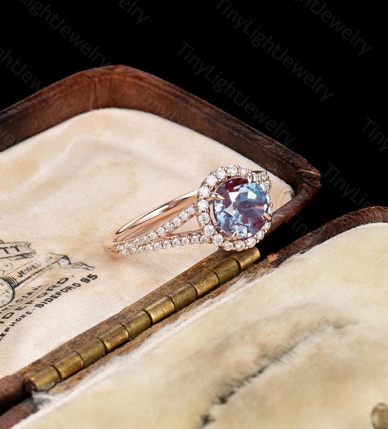 Vintage Lab Alexandrite Engagement Ring, Retro Split Shank Band ...