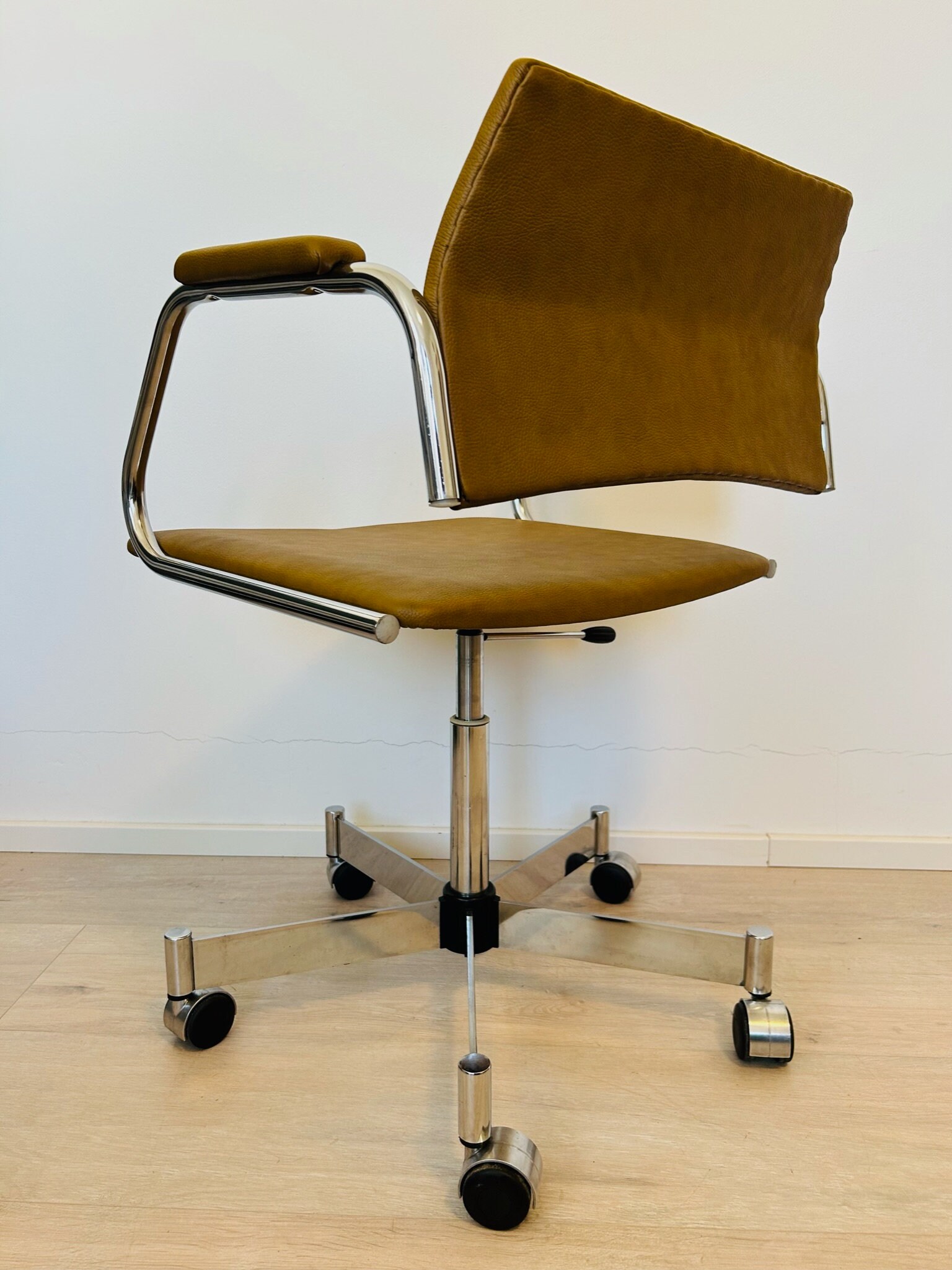 Fully Restored Mustard OFFICE CHAIR by Kovona Model K-380 ...