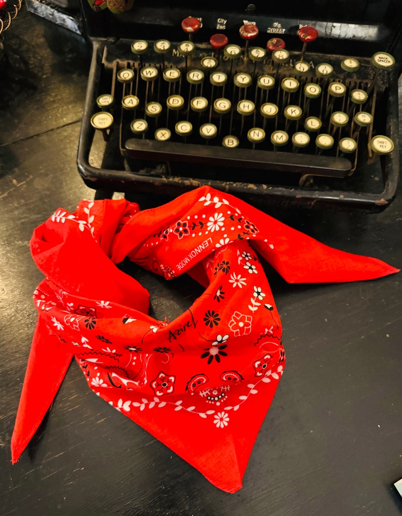 Diamond Shape Classic Paisley Bandana 100% Cotton . Size 127cmx54cm (50 ...