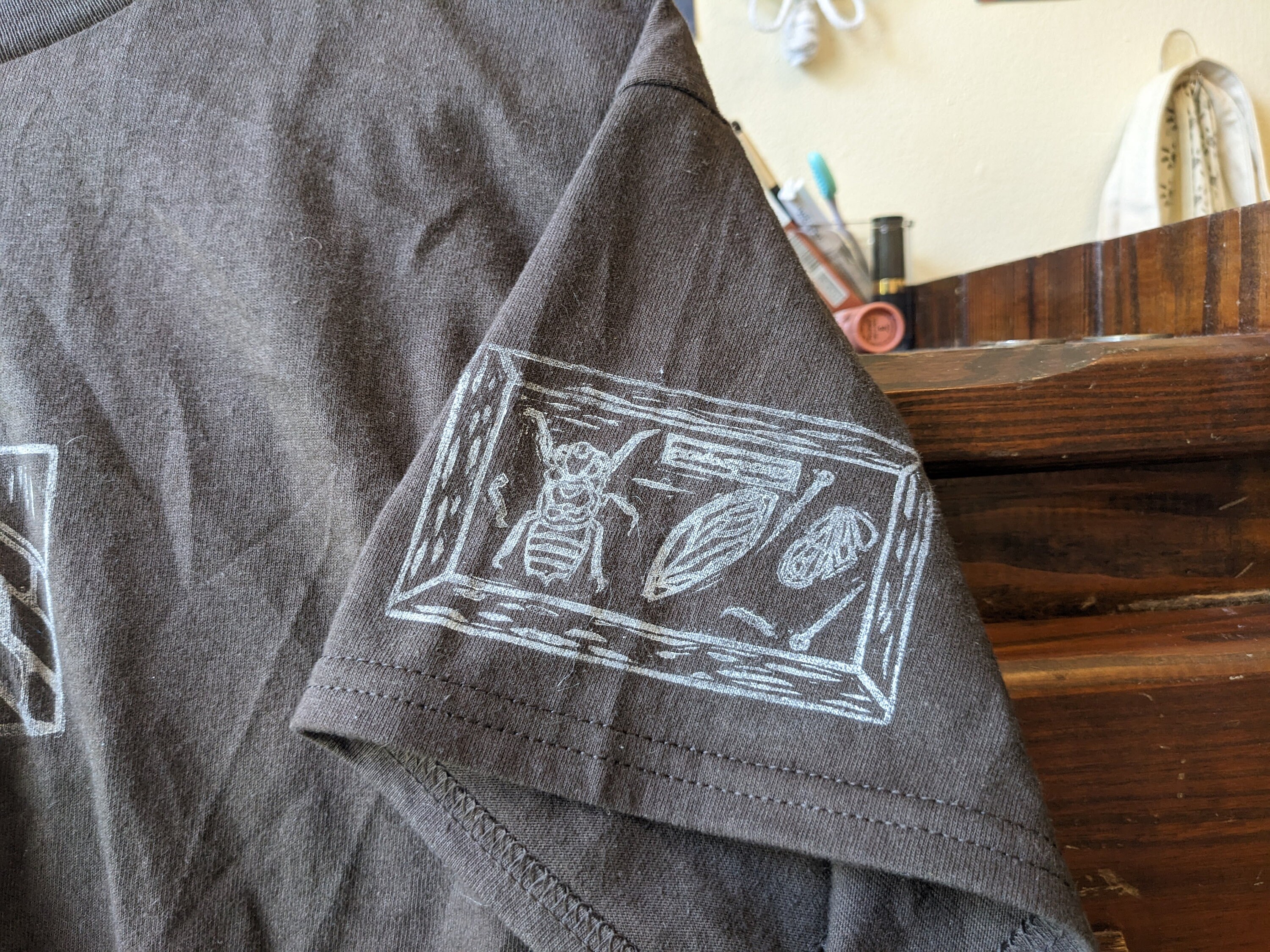 Heart in a Pan -- Artsy Block Print T-shirt - Etsy