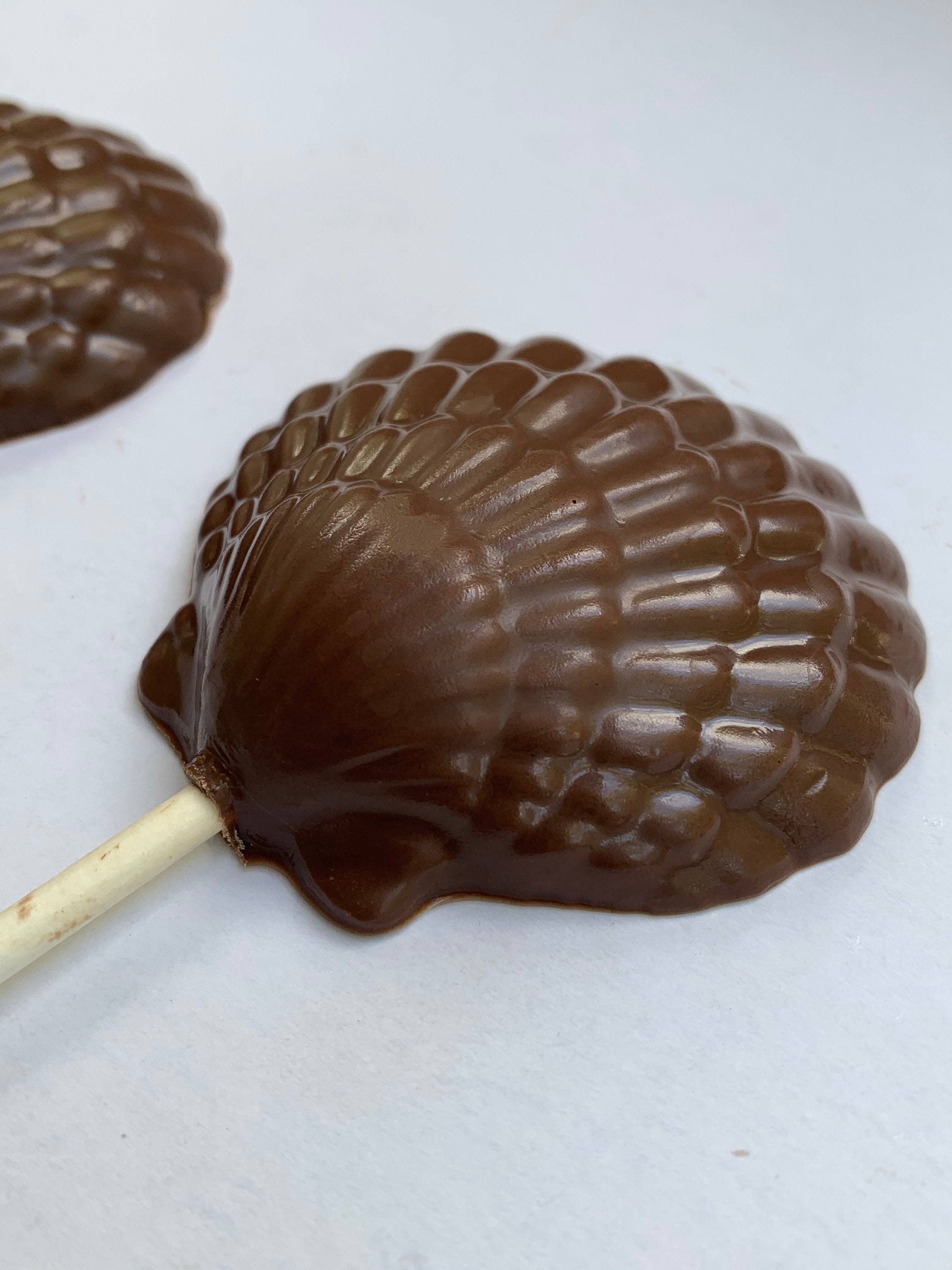 30 Chocolate Clamshell Chocolate Suckers Chocolate Clamshell Candy ...