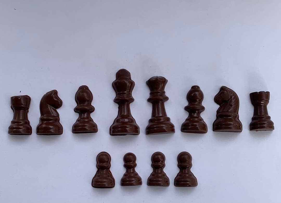 16 Chocolate Chess Pieces Chocolate Chess Piece Chocolate Chess Candy ...