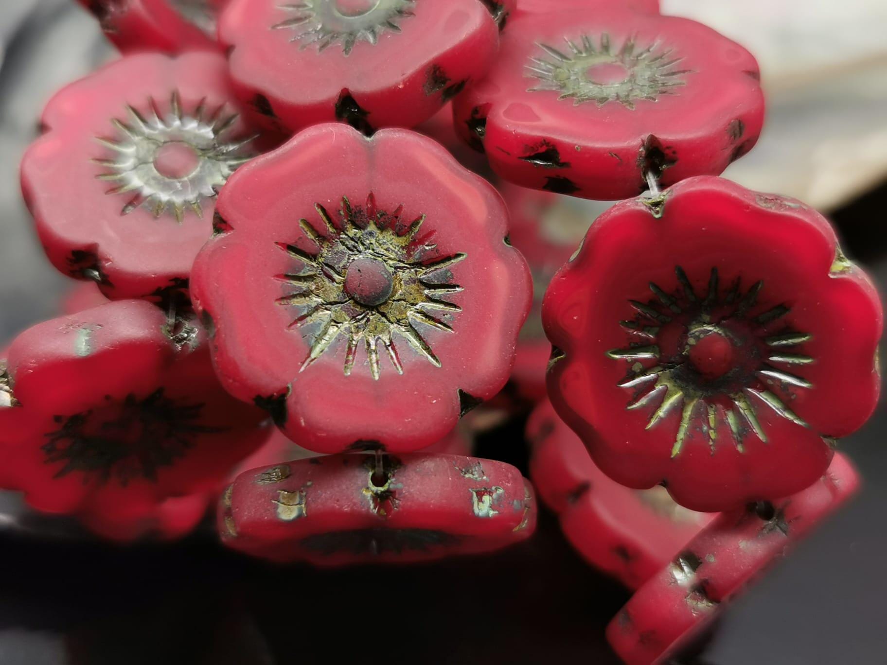 1 Hawaiian Flower Bead 22 Mm - Pressed - Deep Red Alabaster With ...