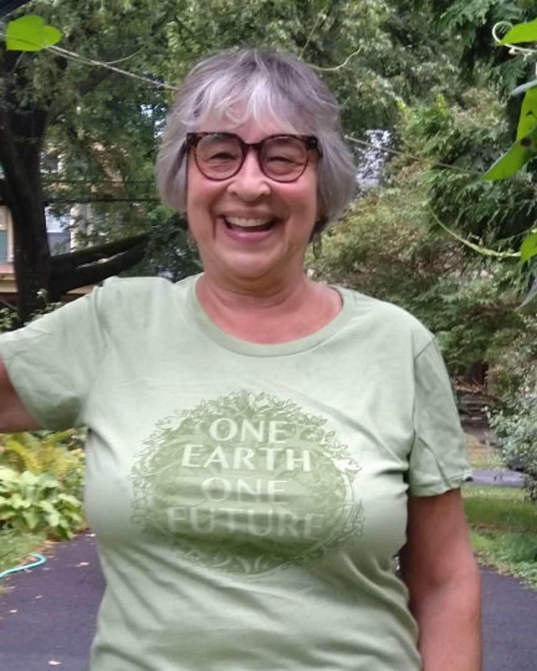 T-shirt - One Earth One Future, 100% Organic Cotton//peace on Earth ...