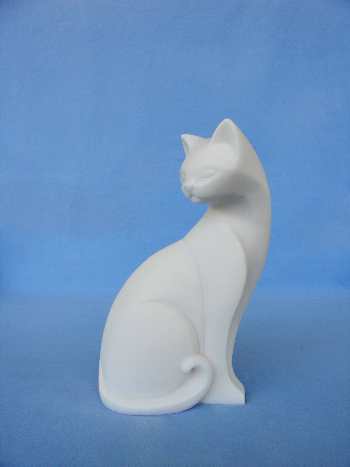 Big Cat Looking Back Statue Modern Style Made of Alabaster 20cm White ...