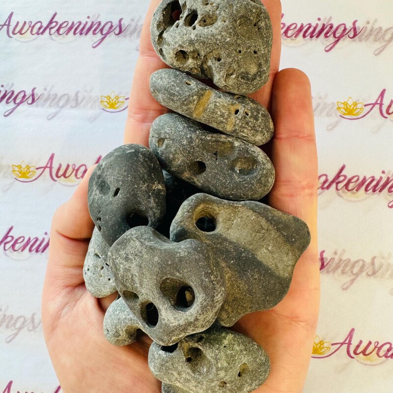 Hag Stone - Etsy Canada