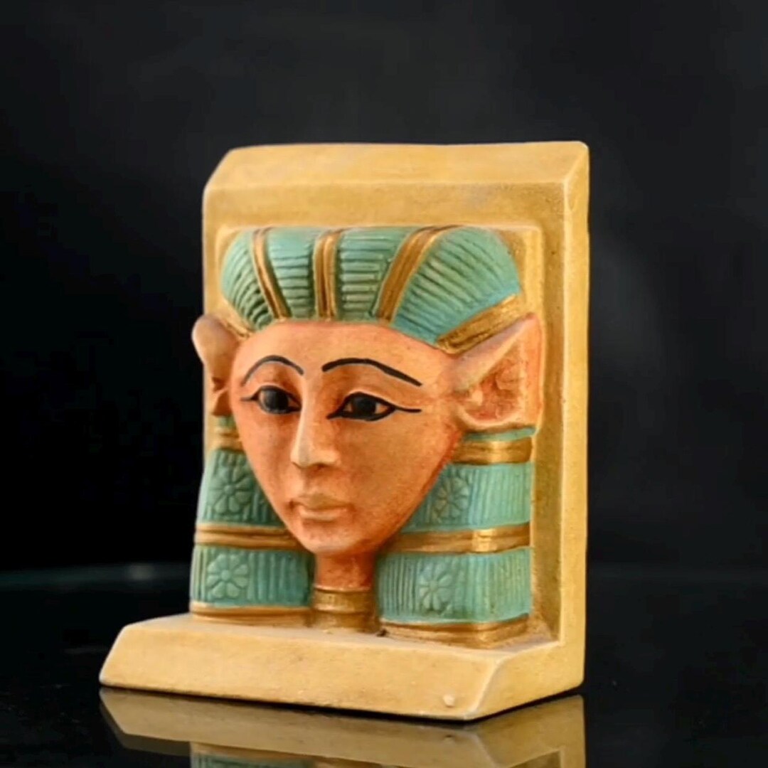 Hathor Statue Pretty Egyptian Statue of Hathor Great Goddess of ...
