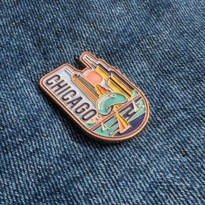 Chicago USA 1.25" Enamel Pin Travel Badge Pinback Golden Lapel City ...
