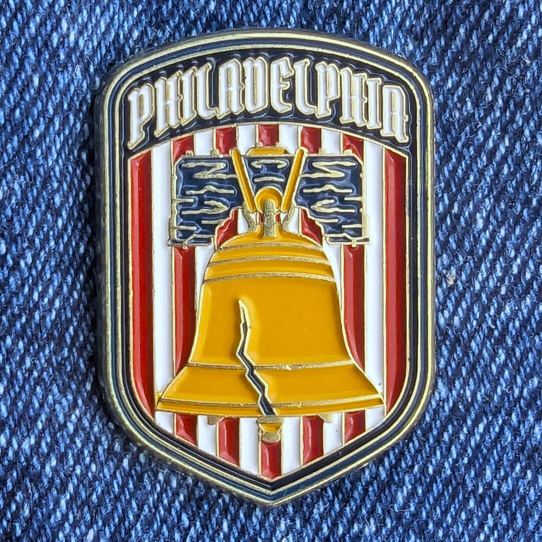 Philadelphia USA 1.25" Enamel Pin, Travel Pins Golden Metal Badge Flair ...