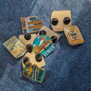 Dallas Texas USA Enamel Pin 1.25" Inch, Travel Pins Golden Metal Badge ...