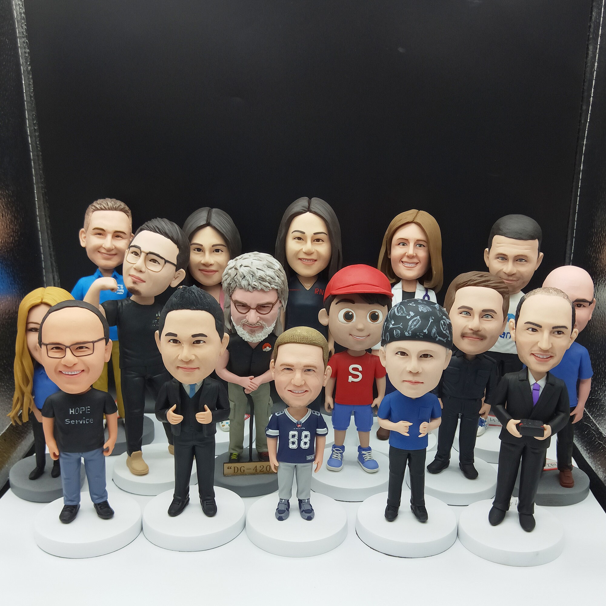 Custom Couple Bobbleheads, Anniversary Gifts for Parents, Personalized Happy Couple Bobblehead ...