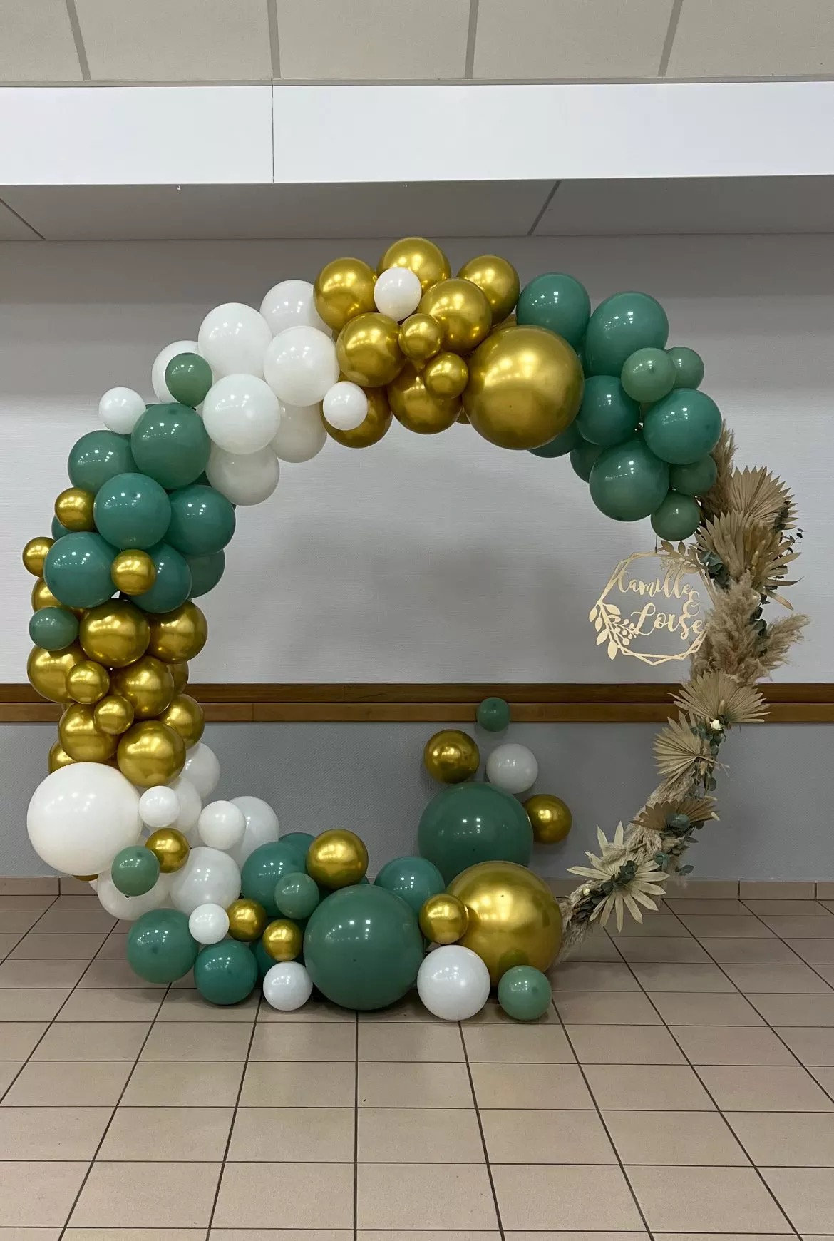 6. 5ft Gold Circle Floral Stand, Solid Round Photo Booth Stand ...