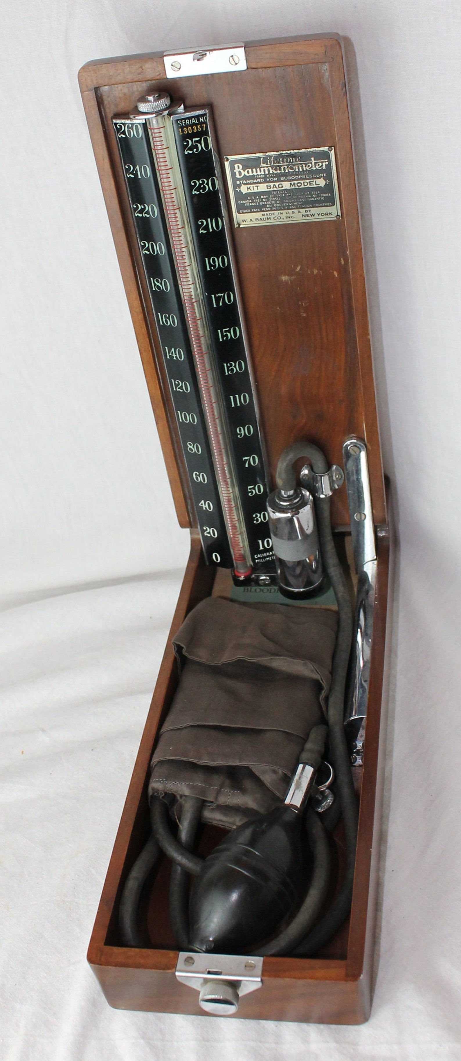 Blood Pressure Monitor, Kit Bag Baumanometer Made by W. A Baum Co, Inc ...