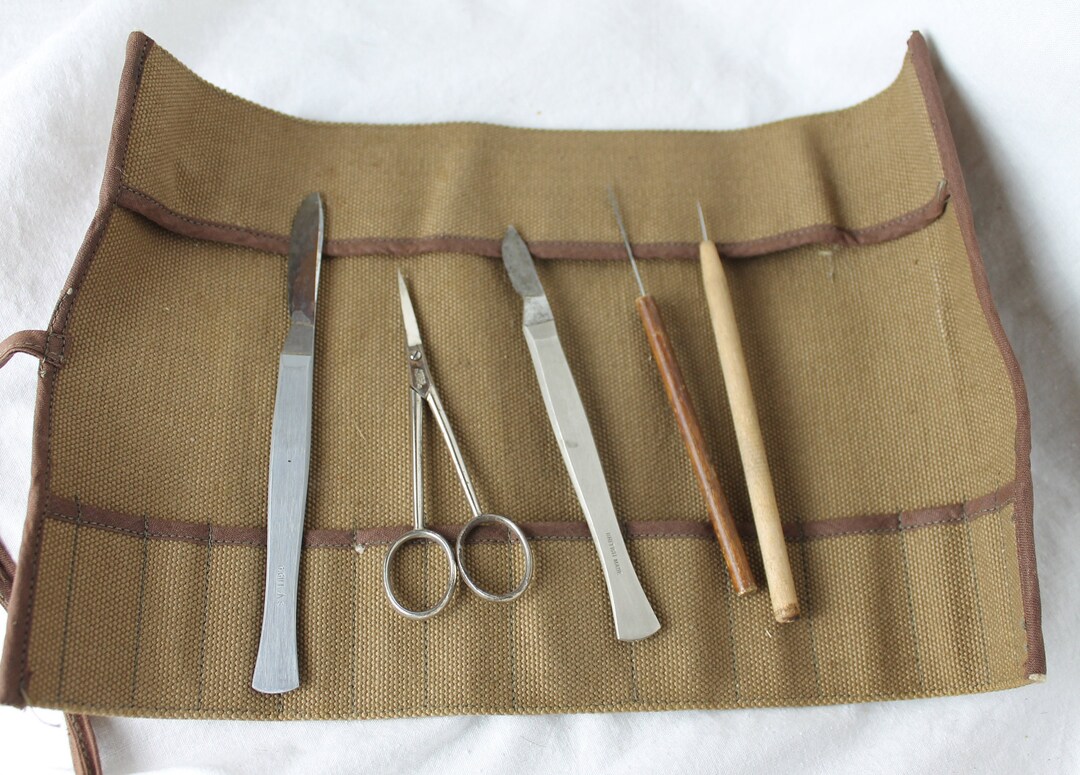 Vintage Dissecting Kit Canvas Roll With Tie, Containing 2 Scalpels, 2 ...