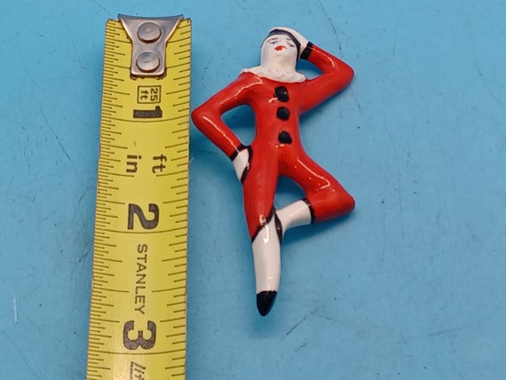 Vintage ceramic dancing pierrot clown pin, brooch, ha… - Gem