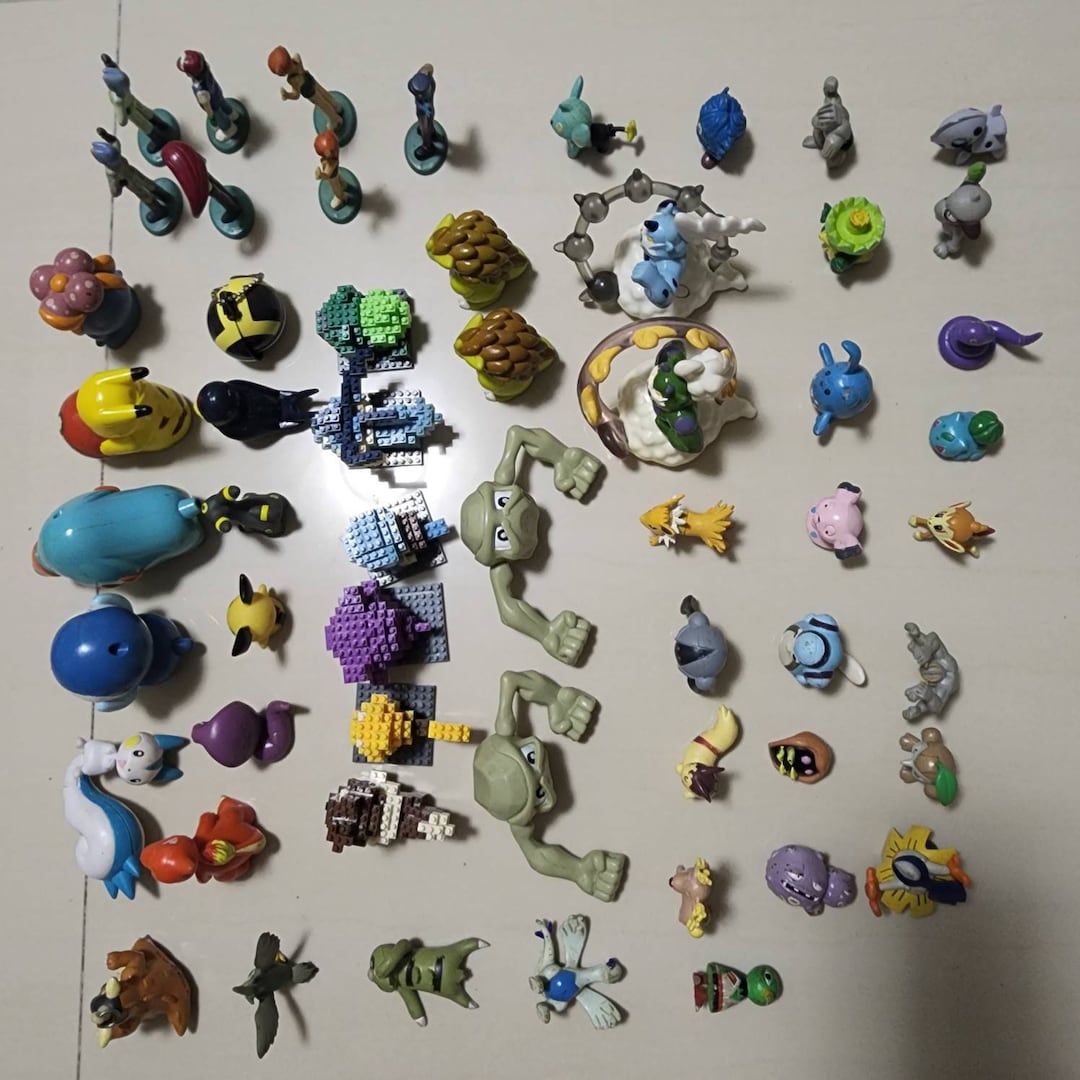 Vintage Pokémon Figurines // Old School Pocket Monster Figures // Non ...