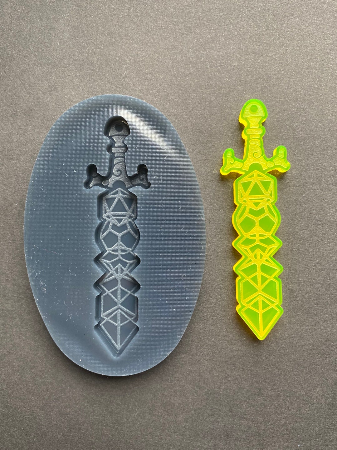Dnd Die Sword / Dagger Keychain Silicone Mould, Dungeons and Dragons - Etsy