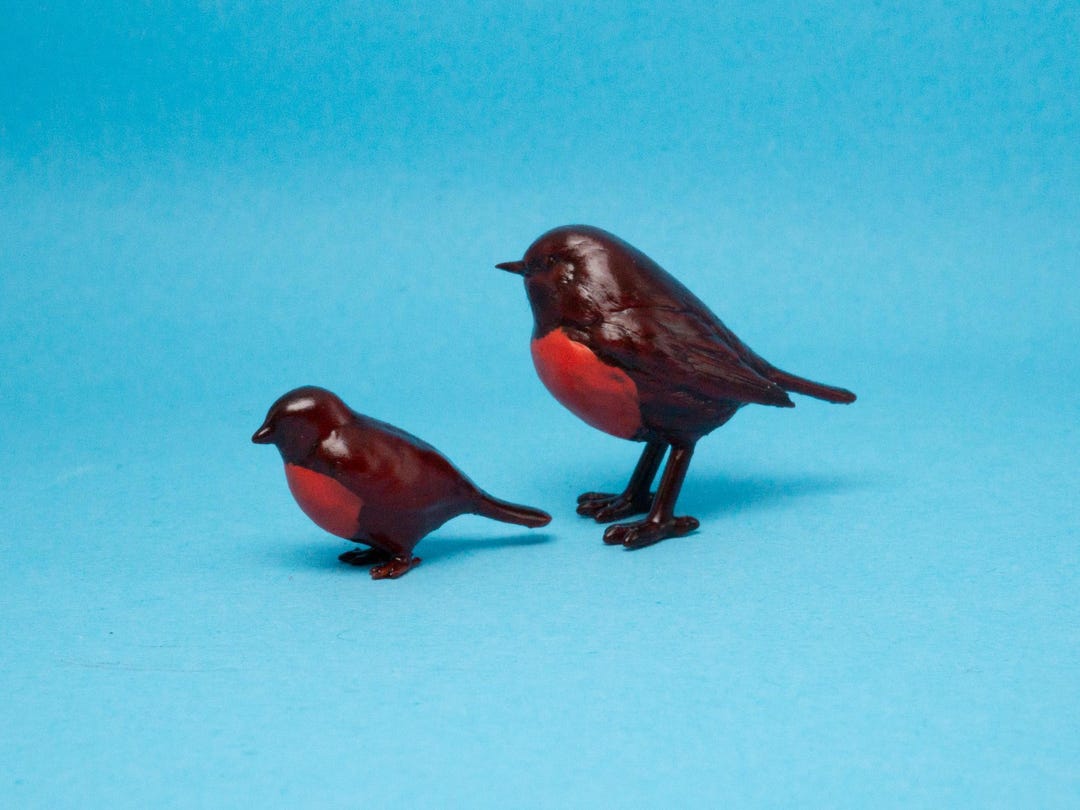 Resin Robin Figurine: Hand-painted Miniature Bird, Dollhouse Decor ...