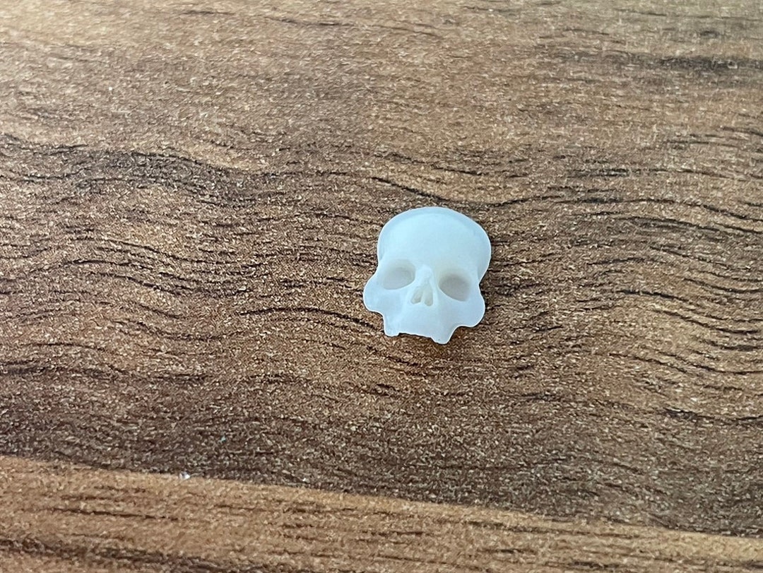 Half Skulls Miniature, Gothic Decor, Halloween Decor, Diorama Prop ...