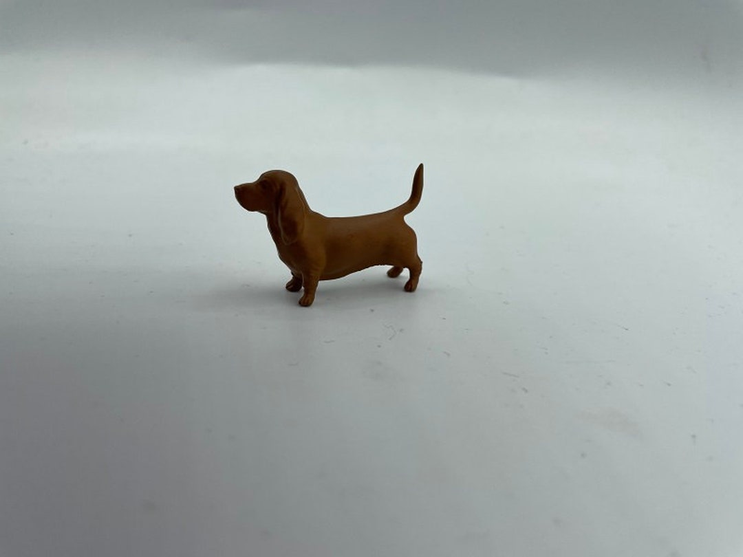 Hand-painted Resin Miniature Bassett Hound Figurine: Dog Lover Gift - Etsy