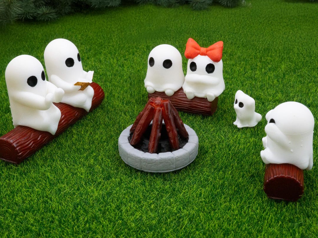 Cozy Campfire Ghosts– Miniature Resin Ghosts Around Campfire / Log ...