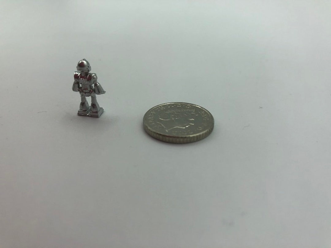 Iron Giant Silver Robot SCI FI Miniature, Dollhouse Decor, Diorama ...