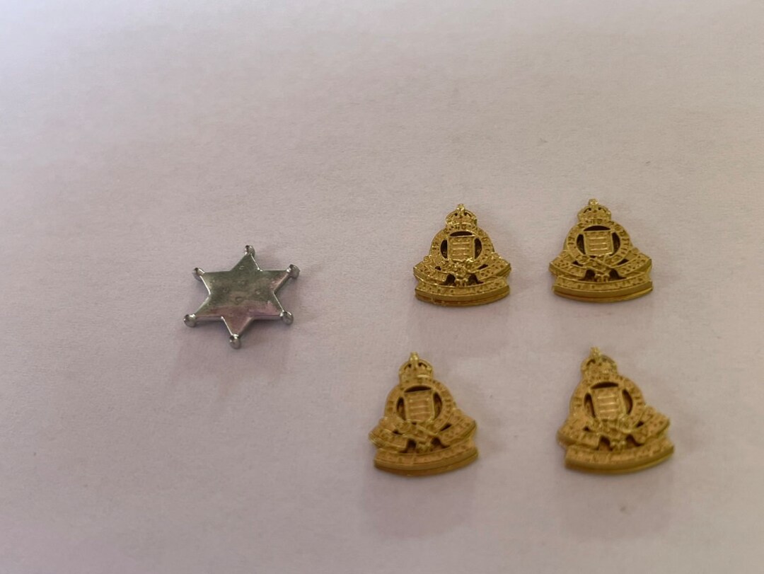 Miniature Resin Army and Sheriff Badges: Dollhouse Uniform Accessories ...