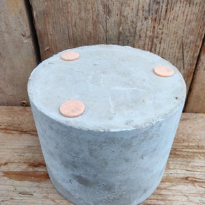 Round Concrete Plant Pot/ Handmade Plant Pot/ Minimalistic Planter ...