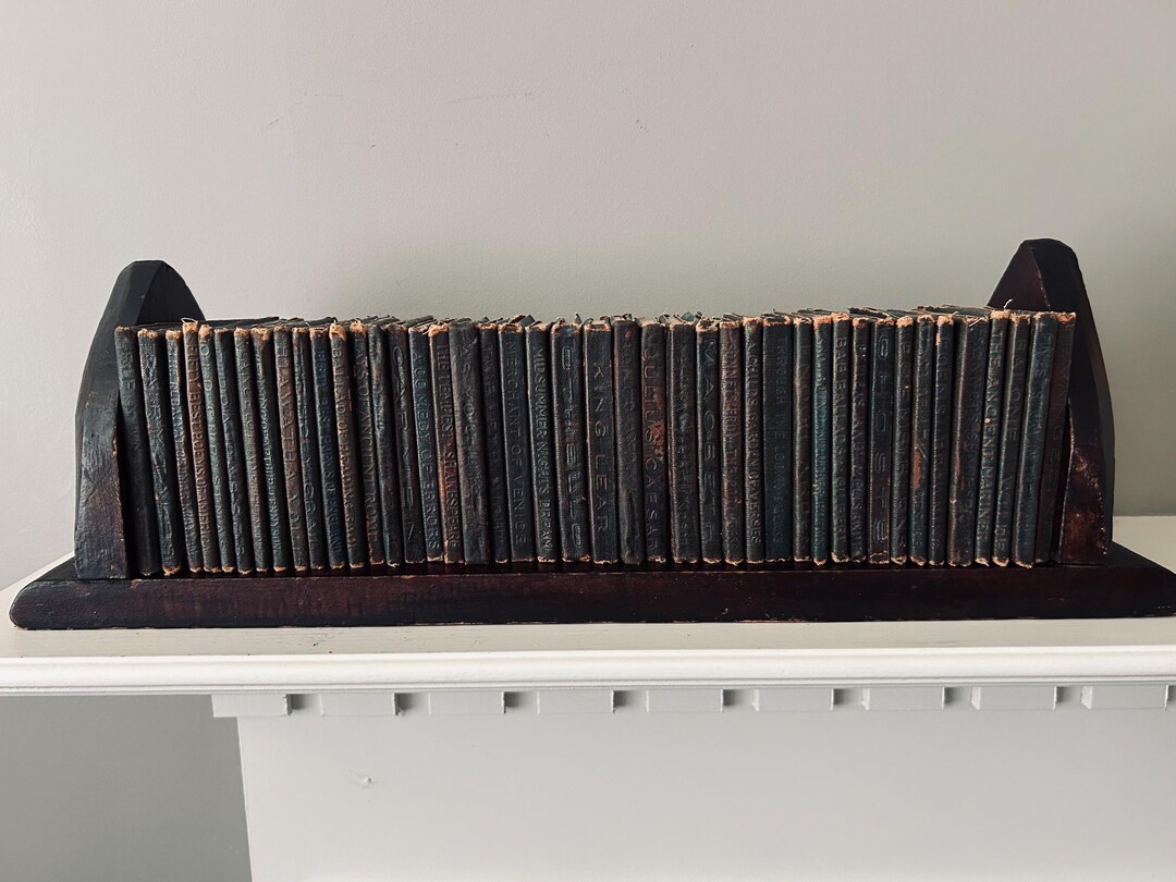 Collection of “little Leather Library” Books. Newyork, Circa 1916-23 W ...